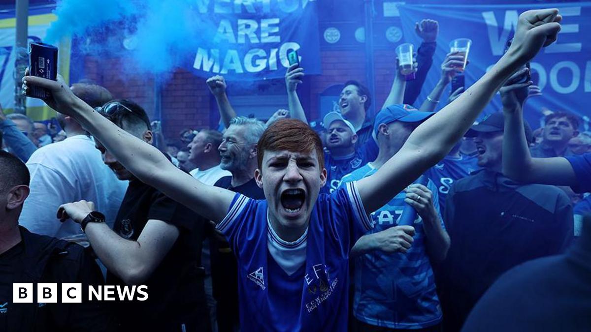 In pictures: Everton's Goodison Park goodbye - BBC News