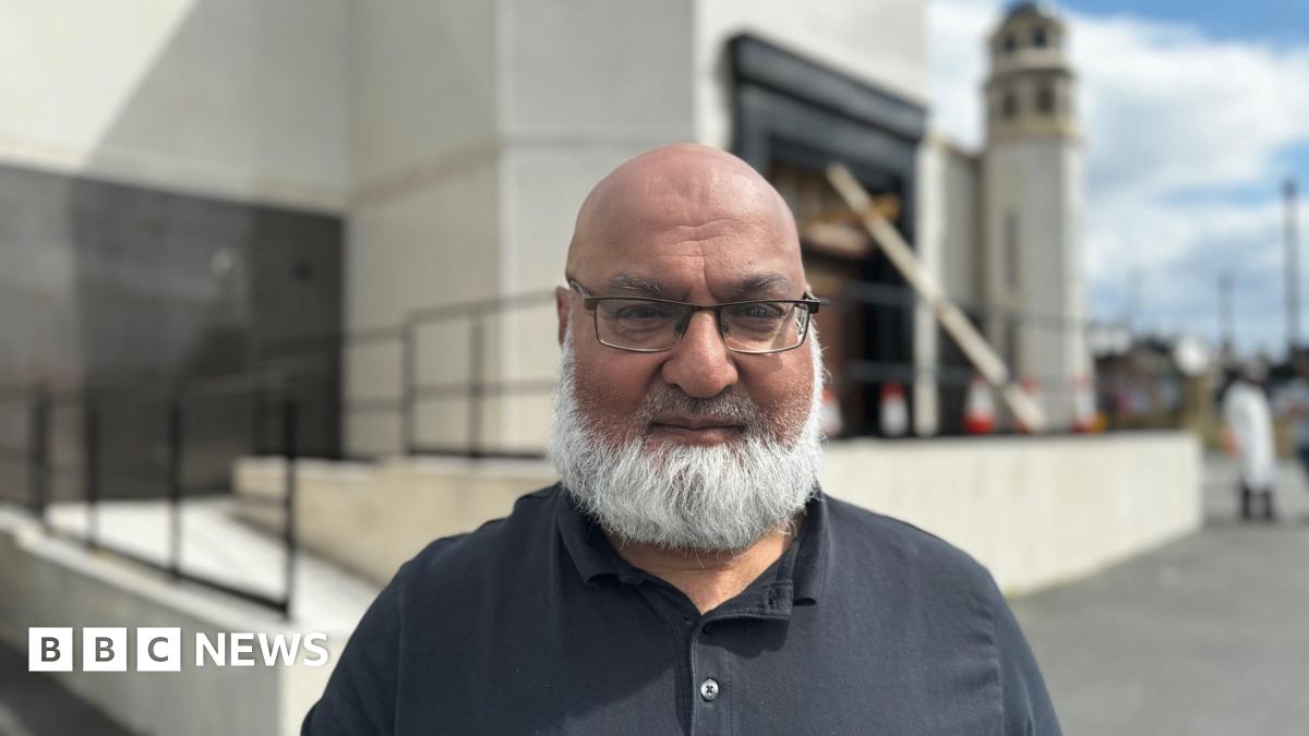 Sunderland riots: Night of violence leaves community in fear - BBC News