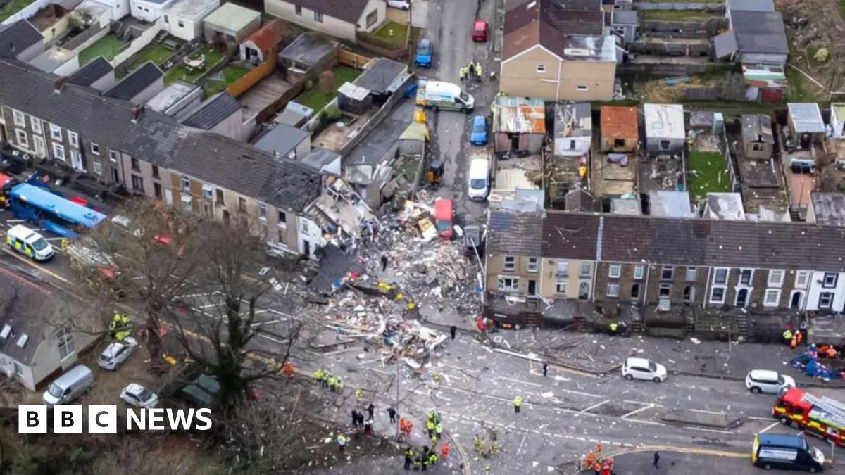 Inquest fails to determine cause of fatal Swansea gas explosion - BBC News