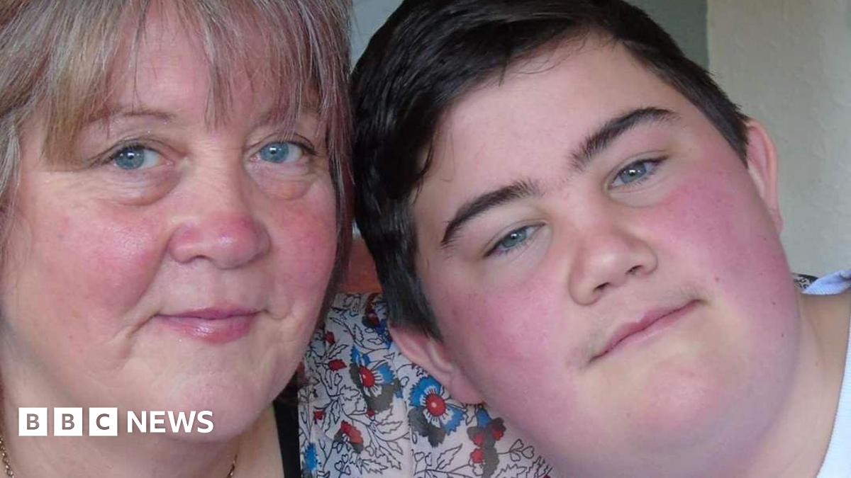 Crewe woman praises epilepsy death charity fundraisers - BBC News