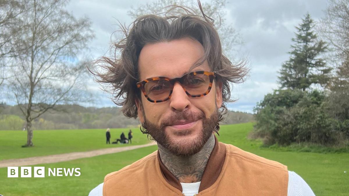 Pete Wicks dog walking trail opens at Weald Country Park - BBC News