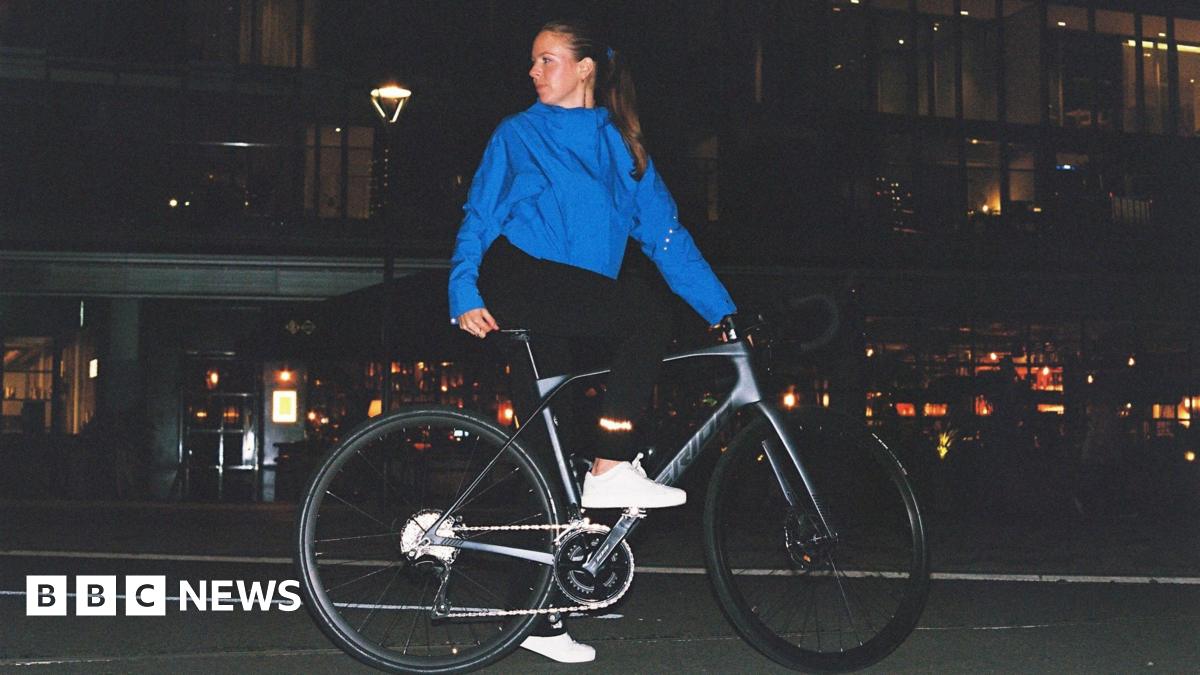 Reading cyclist wants to make cycling more accessible for women - BBC News