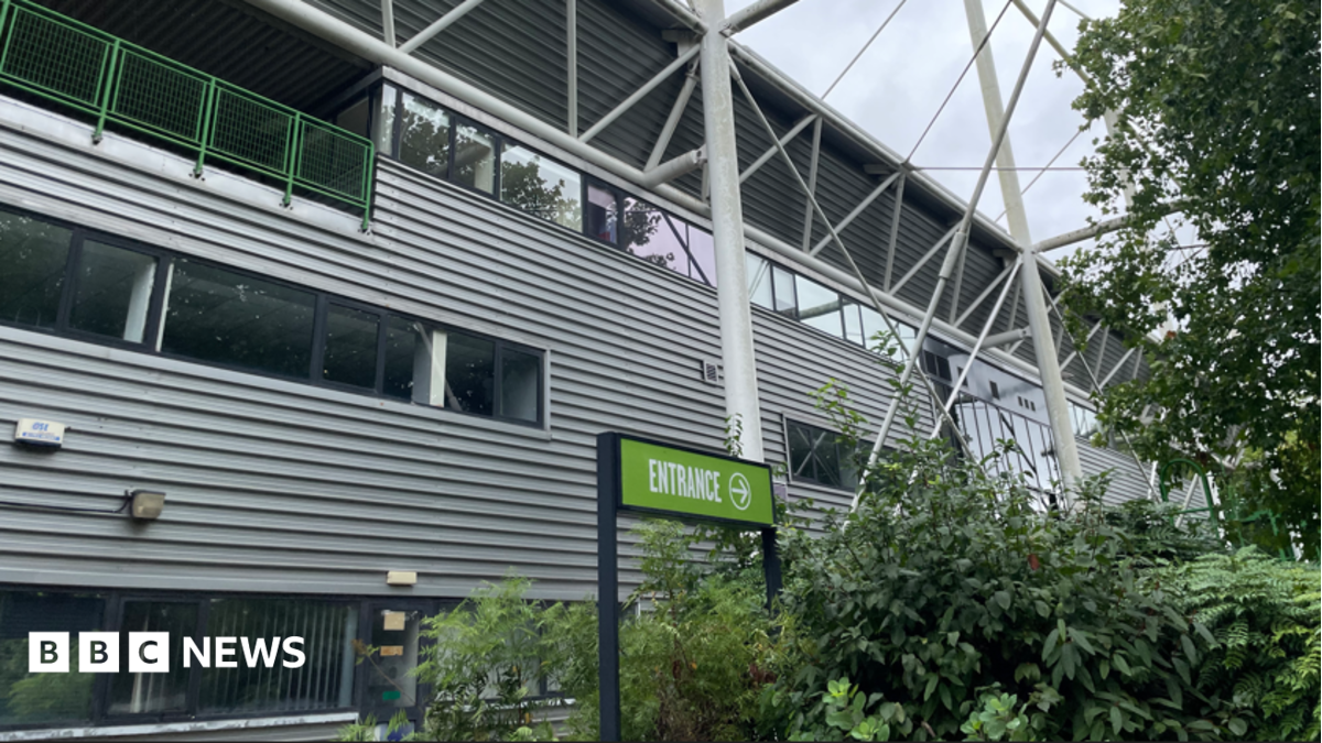 Swindon: Fire service attend The Link Centre after heavy rainfall - BBC ...