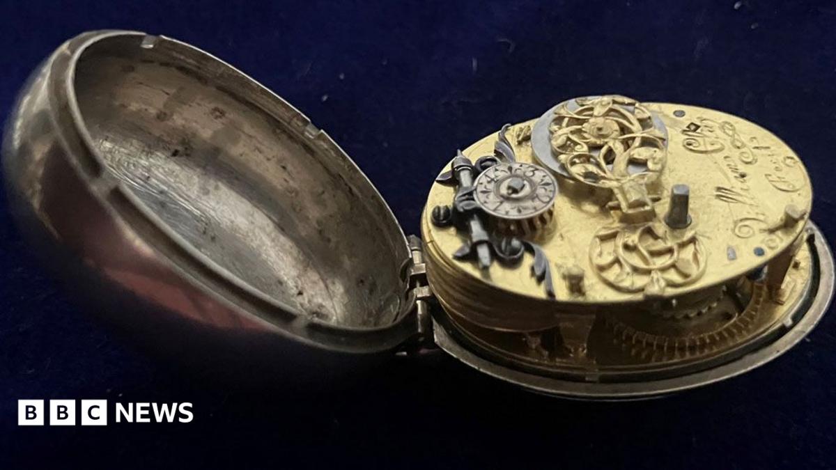 Huntingdon museum in bid to buy Oliver Cromwell's watch - BBC News