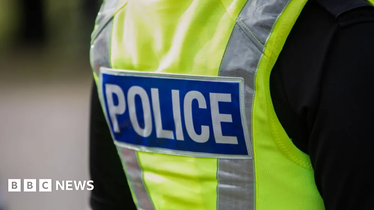 West Mercia PC to keep job after gross misconduct verdict - BBC News