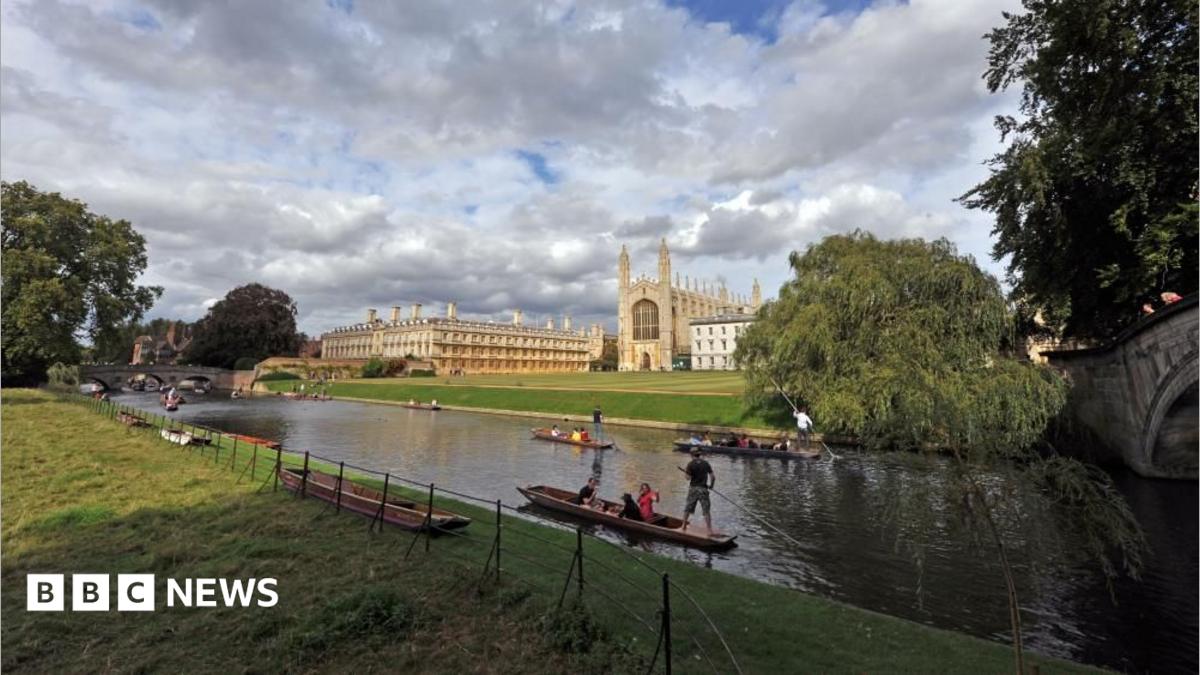 Environment Agency combats River Cam 'pollution incident' - BBC News