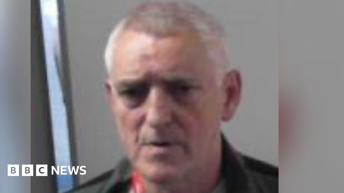 On-the-run convicted murderer Thomas McCabe returned to prison - BBC News