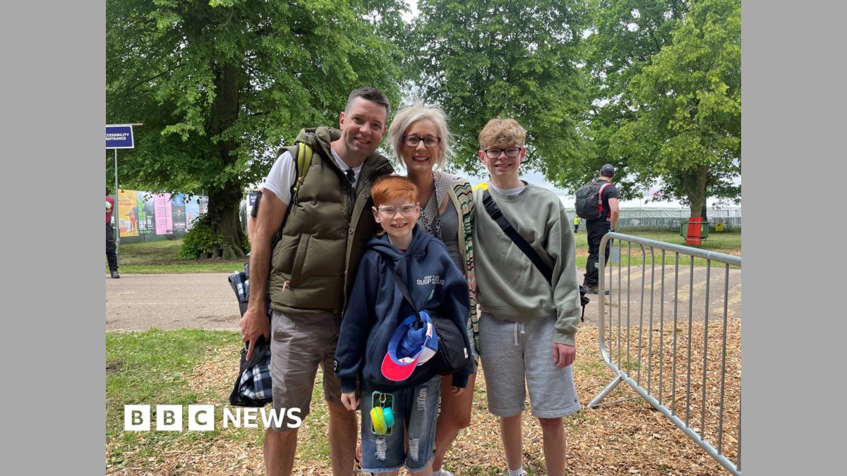 Radio 1's Big Weekend in Luton welcomes first arrivals - BBC News