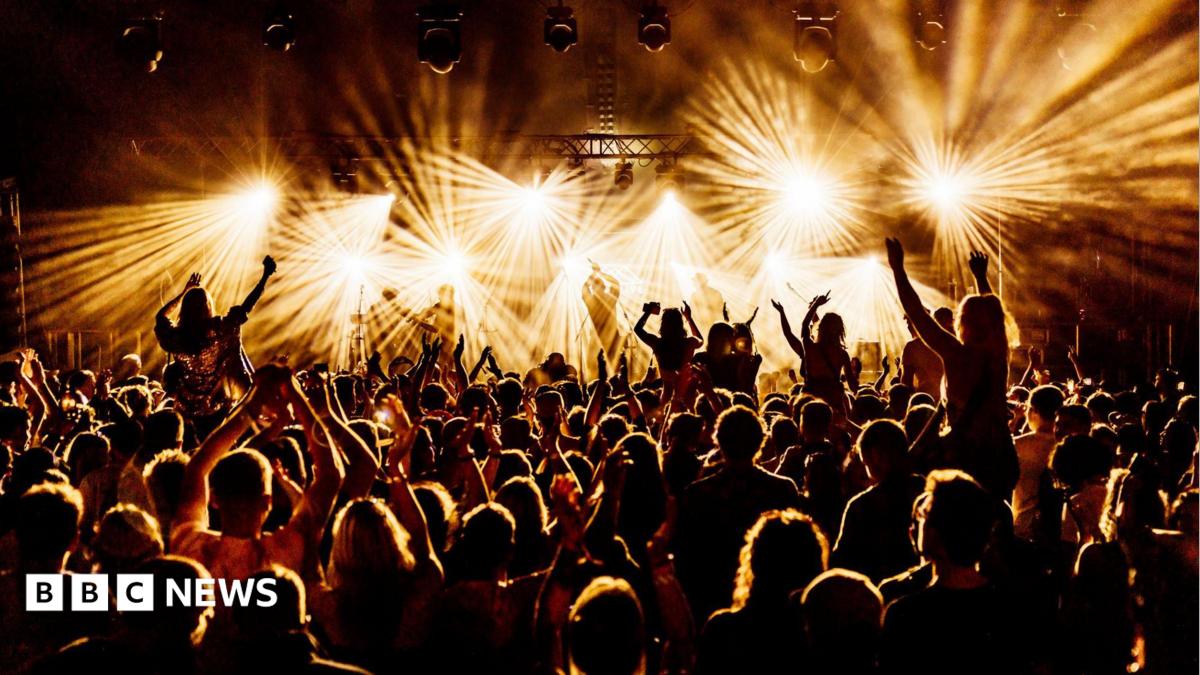 In pictures: 10 years of Skye Live music festival - BBC News