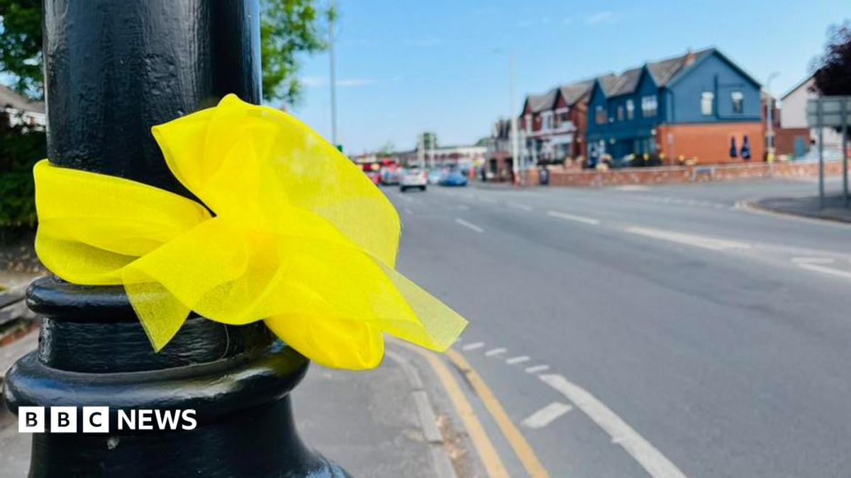 Bebe King: Town turns yellow in boost for Southport service - BBC News