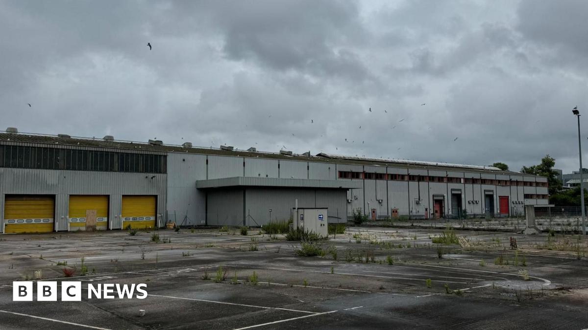 Bury St Edmunds: More investment for leisure centre on the table - BBC News