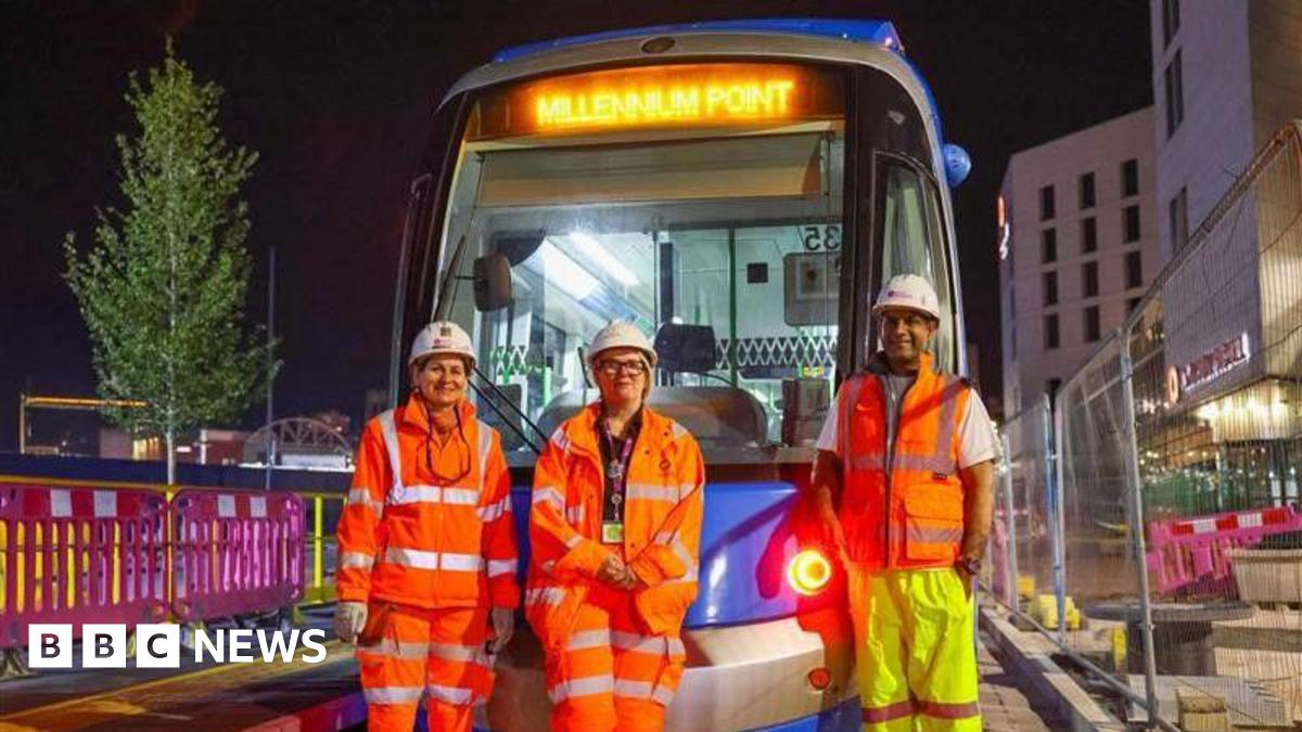'Successful' overnight test of Birmingham tram extension - BBC News