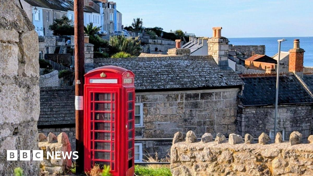 Dorset "wind phone" installation to help people with their grief - BBC News