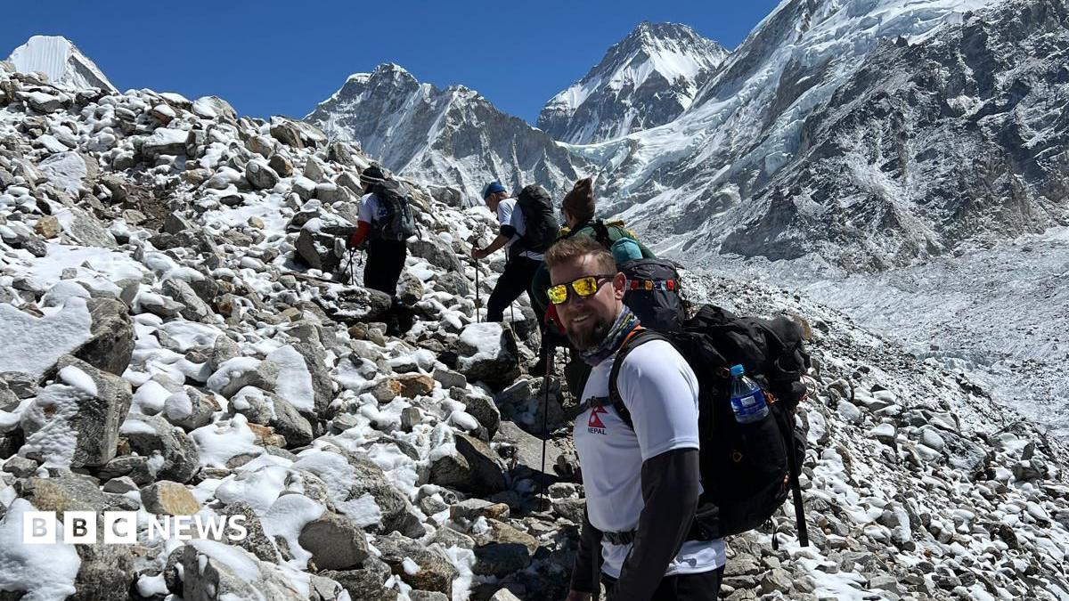 Peterborough engineer battles lack of oxygen on Everest trek - BBC News