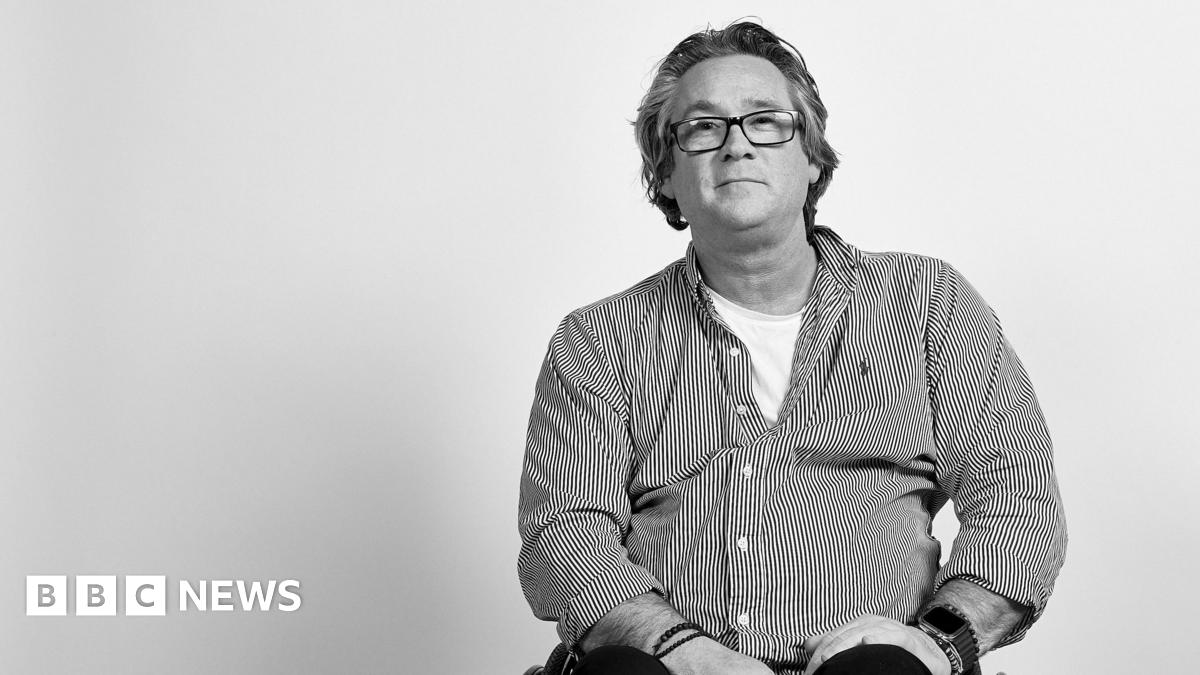 Surrey: School for disabled journalists at risk of closure - BBC News