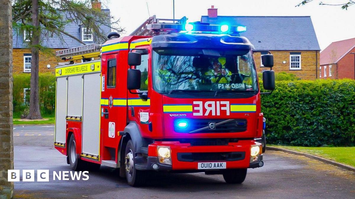 Faringdon Fire Station set for £700,000 improvement works - BBC News