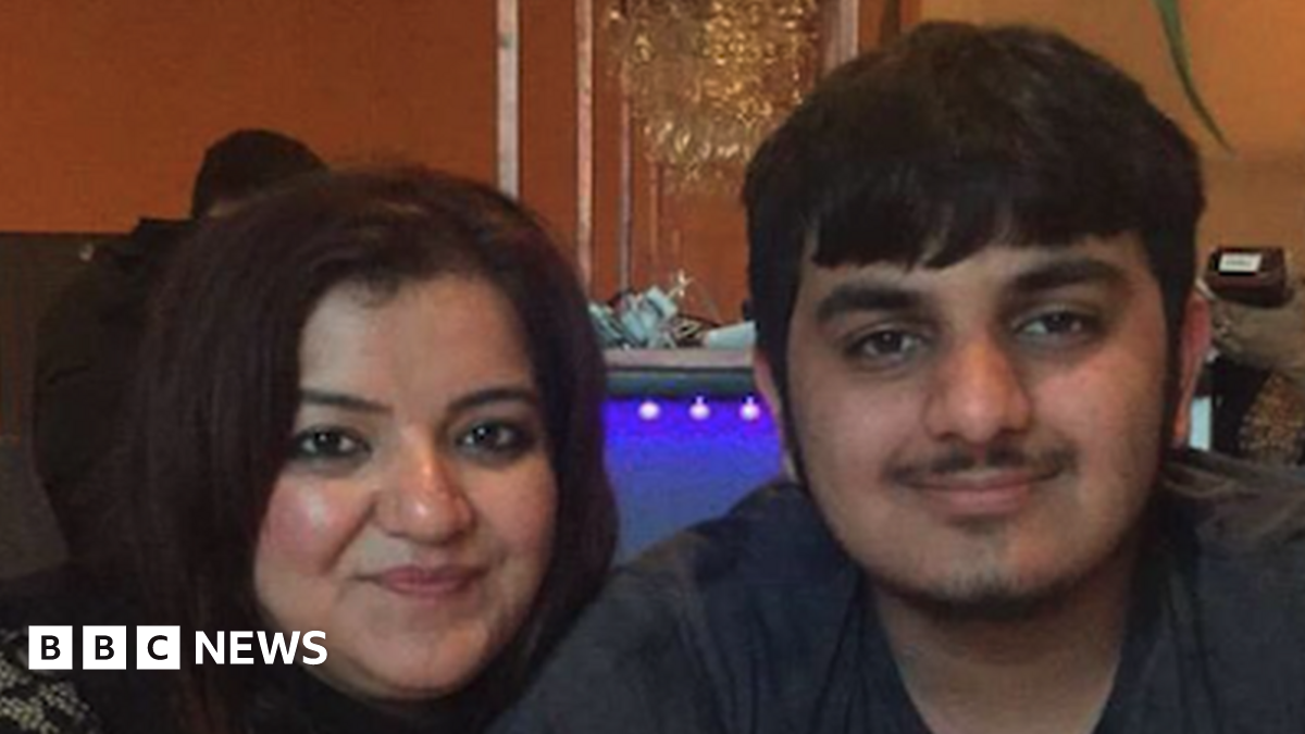 Ronan Kanda: Mum 'dedicated' to teen's legacy as bench unveiled - BBC News