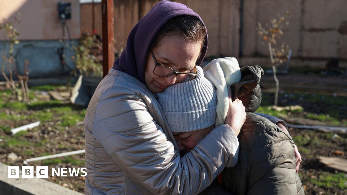 Russia launches 'massive' attack on Ukraine infrastructure - BBC News