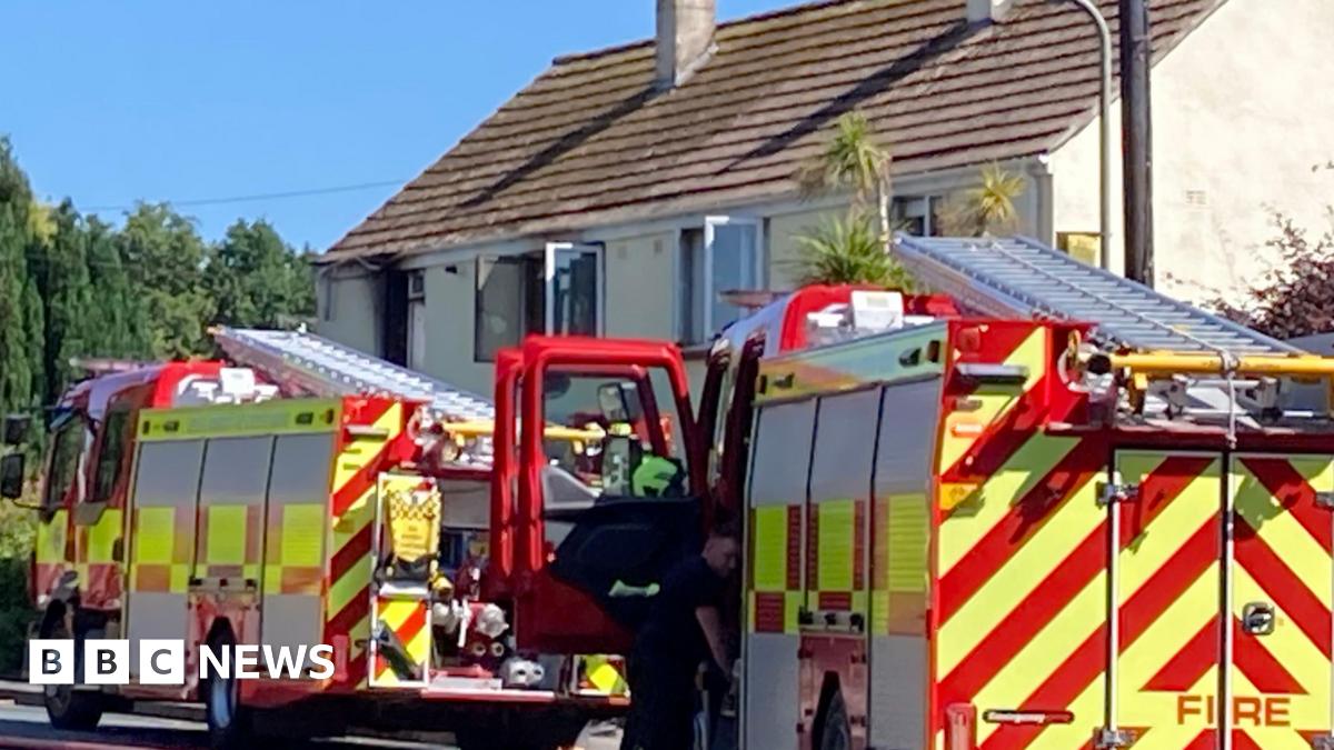 Totnes crews tackle house fire which spread from garden - BBC News