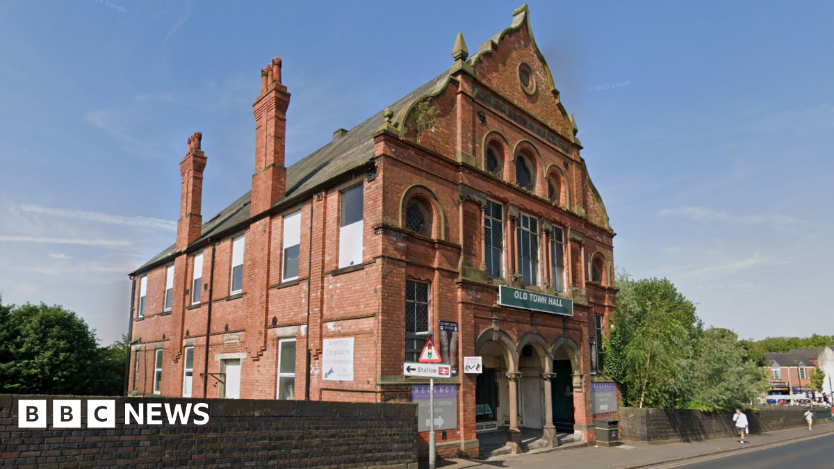 Bulwell former town hall flats plan set for approval - BBC News