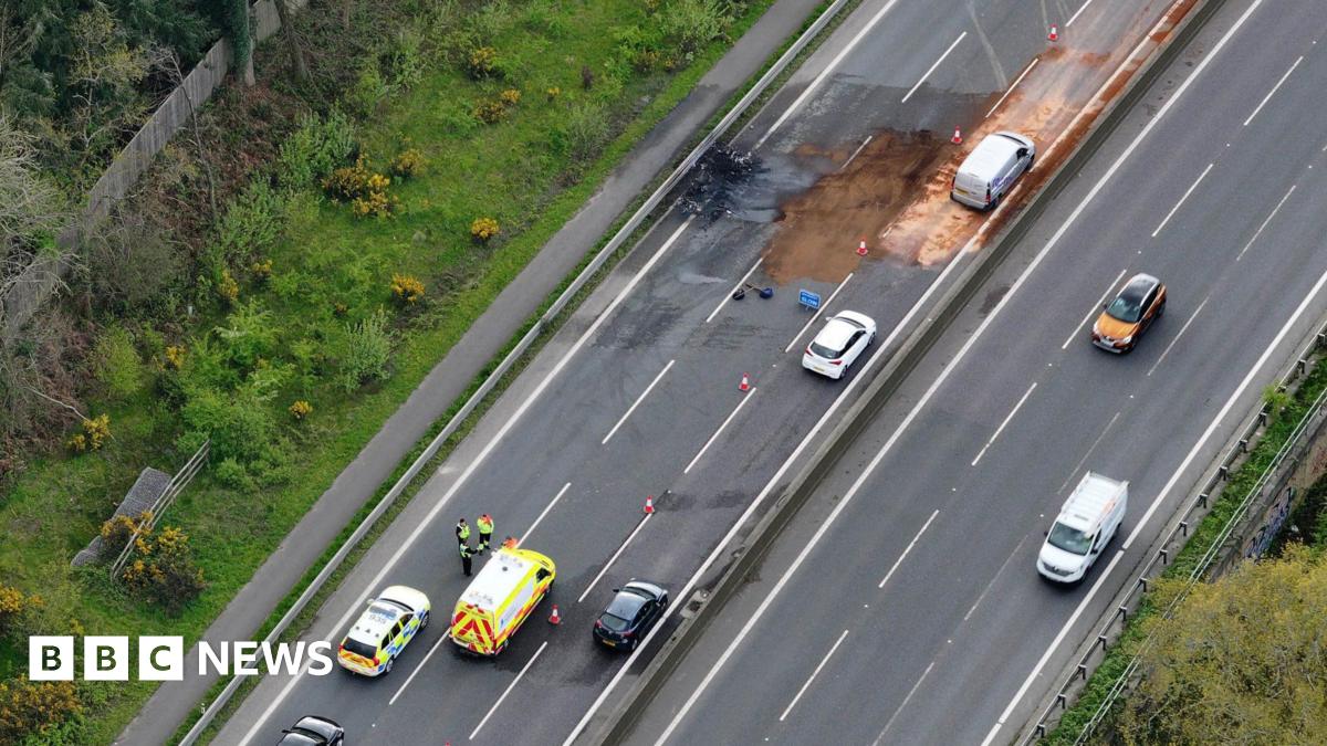 A23: Road closed near Crawley following vehicle fire - BBC News