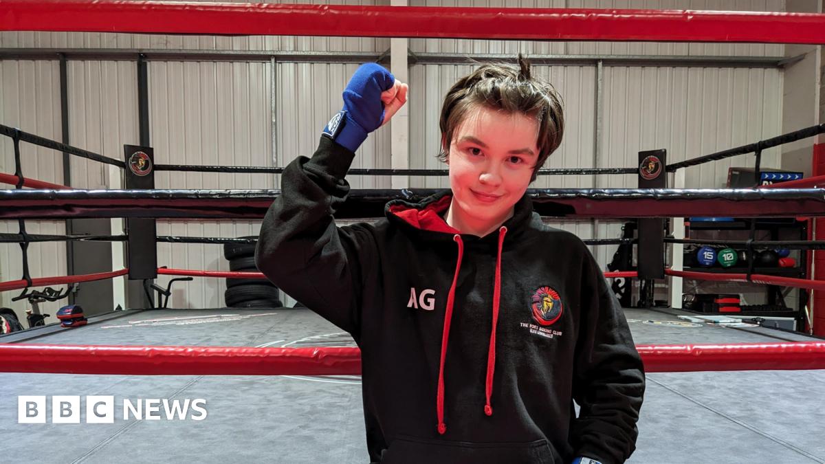 Boxing club transforms life for autistic boy - BBC News
