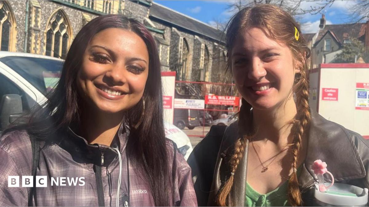 Students welcome Uber's arrival in Norwich - BBC News