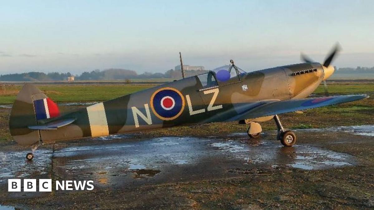 Oxfordshire: Second Spitfire replica crash kills man, 71 - BBC News