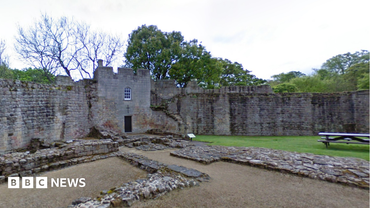 Prudhoe Castle summer opening hours cut by English Heritage - BBC News