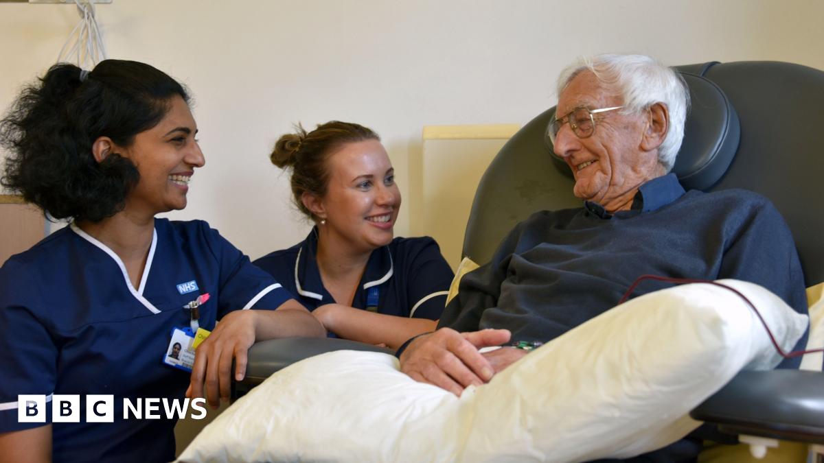 Williton Community Hospital offers chemotherapy for first time - BBC News