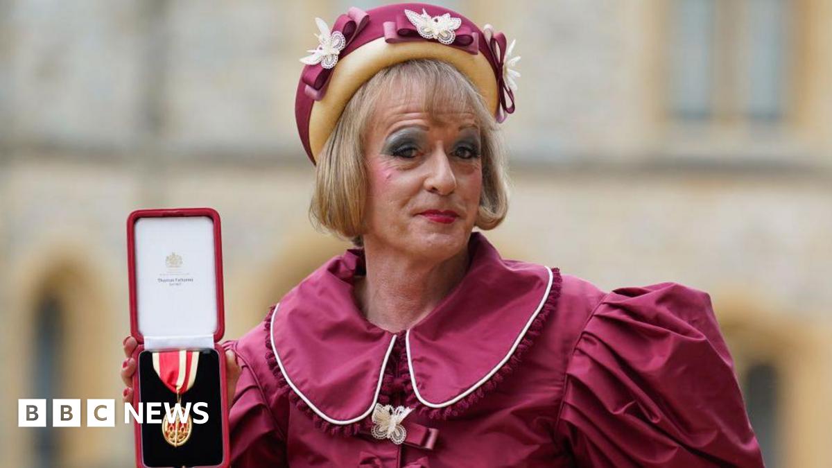 Grayson Perry: Knighthood was 'quite bonkers' for artist - BBC News