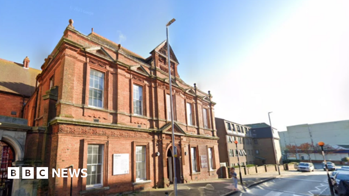 Arts charity proposes plan to save Folkestone Library - BBC News
