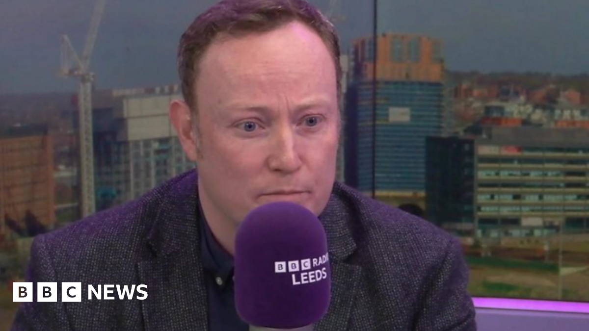 Man goes 'full baboon' to confront Leeds bike thieves in Headingley - BBC News