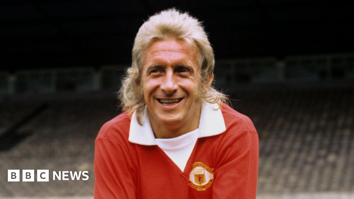 Fans applaud football 'hero of a generation' Denis Law - BBC News