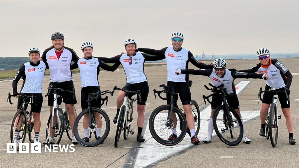Yorkshire cyclists begin charity bike ride from Leeds to Nice - BBC News
