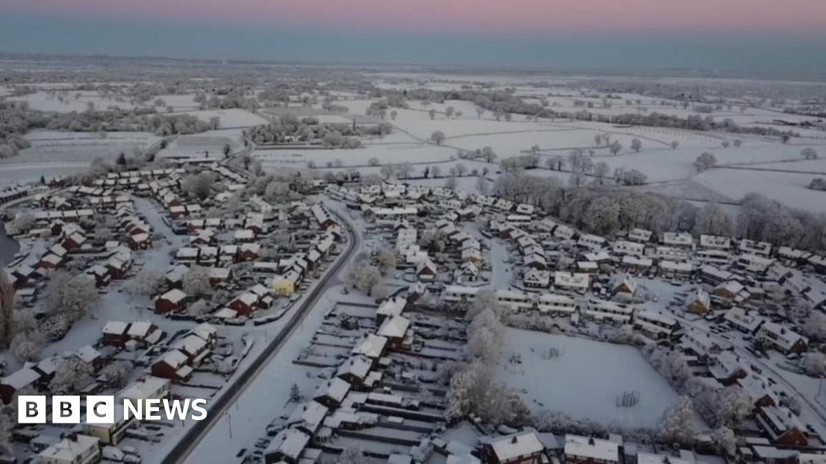 Amber weather warning issued for heavy snow across West Midlands - BBC News