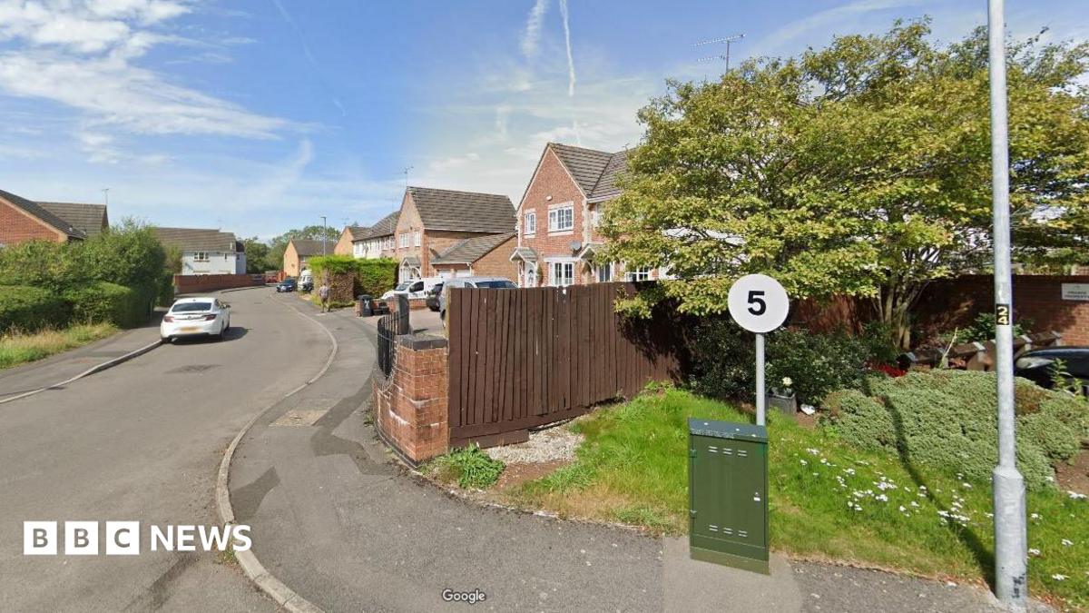 Man stabbed and racially abused in Swindon by suspects on mopeds - BBC News