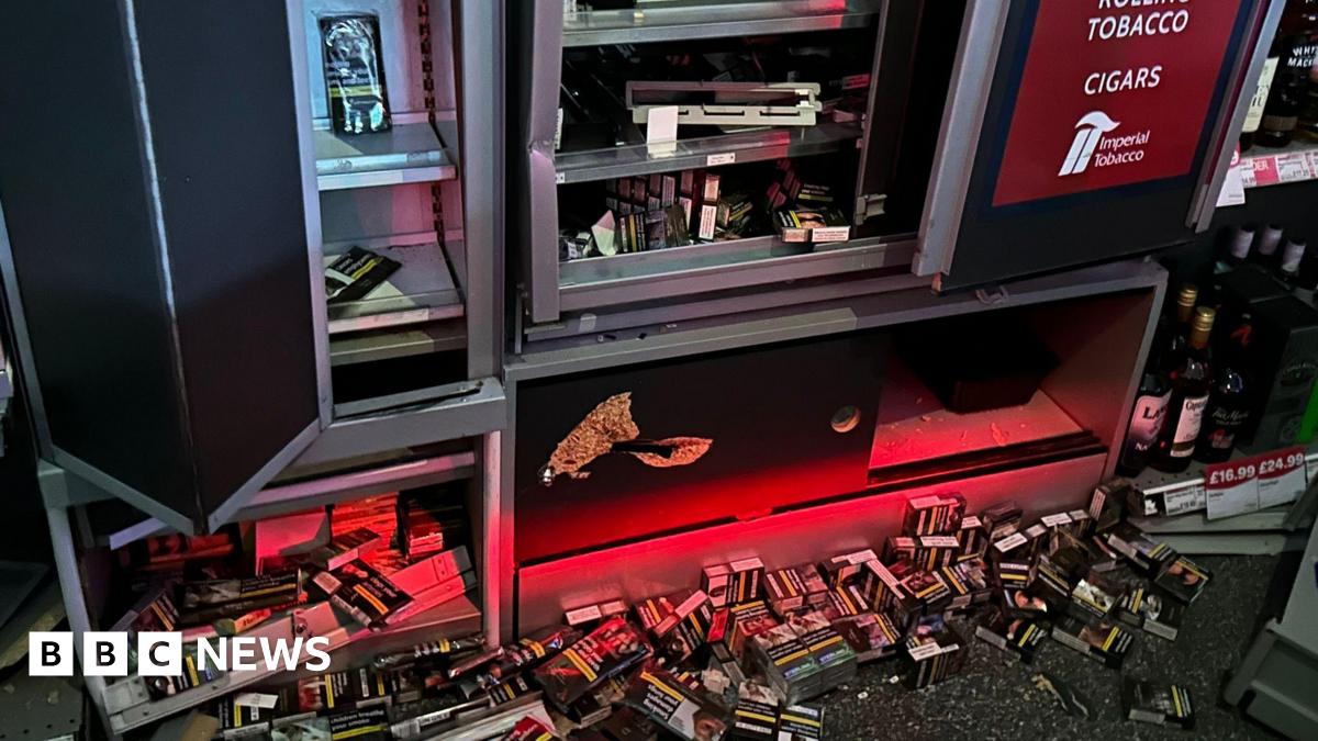 Organised crime gangs strike Wiltshire high street stores - BBC News