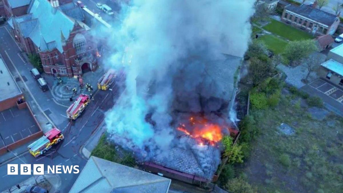 Hartlepool Engineers Club fire: Two boys arrested - BBC News