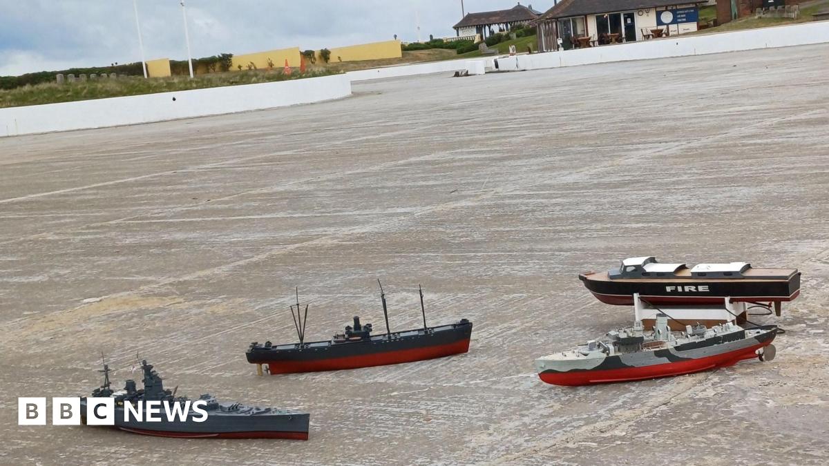 Redcar boating lake leak probe after test refill fails - BBC News