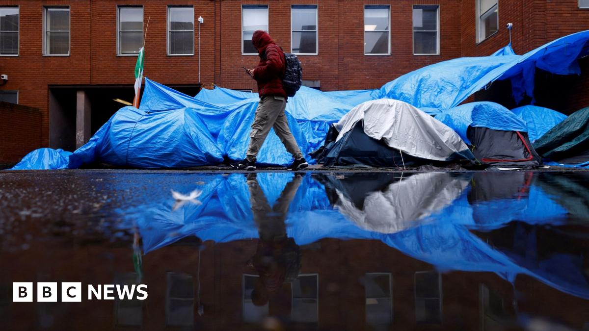 Dublin asylum seekers moved from Mount Street tents - BBC News
