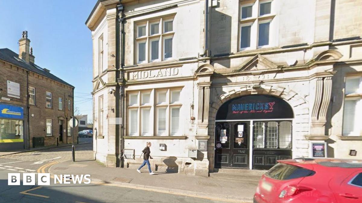 Witness appeal after man attacked in Bingley town centre - BBC News