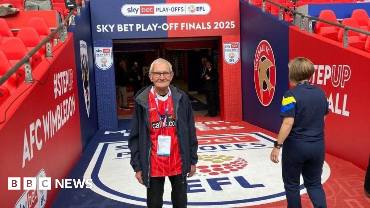 Walsall match day volunteer Gary Edwards in VIP Wembley tour - BBC News