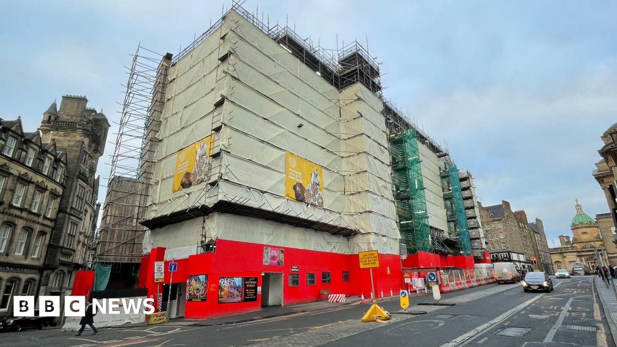 Edinburgh hotel scaffolding to be removed after five-year wait - BBC News