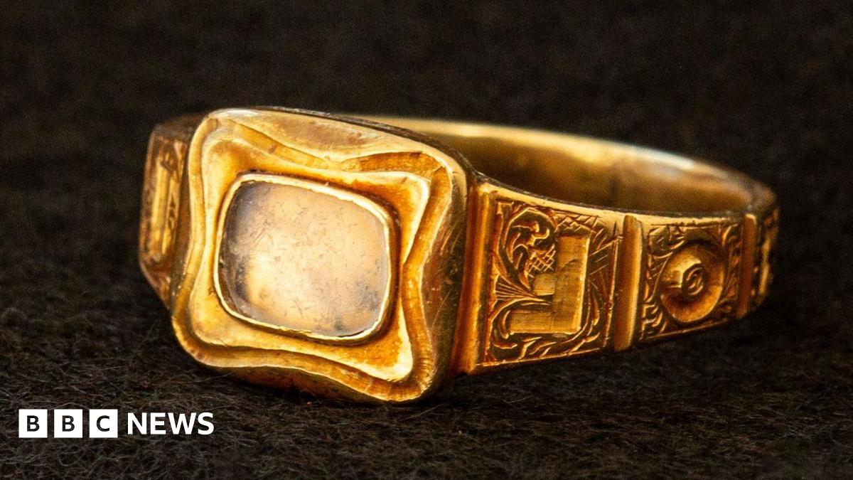 Mystery of Victorian geologist's ring found on African beach - BBC News