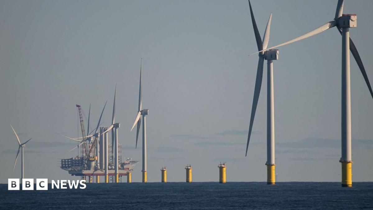 Dogger Bank wind farm may boost economy by £6.1bn, report says - BBC News