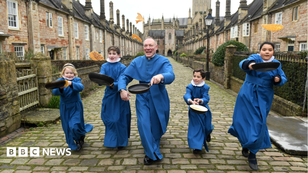 In Pictures: 'Pancake Day training' and 'dancing at Highgrove' - BBC News