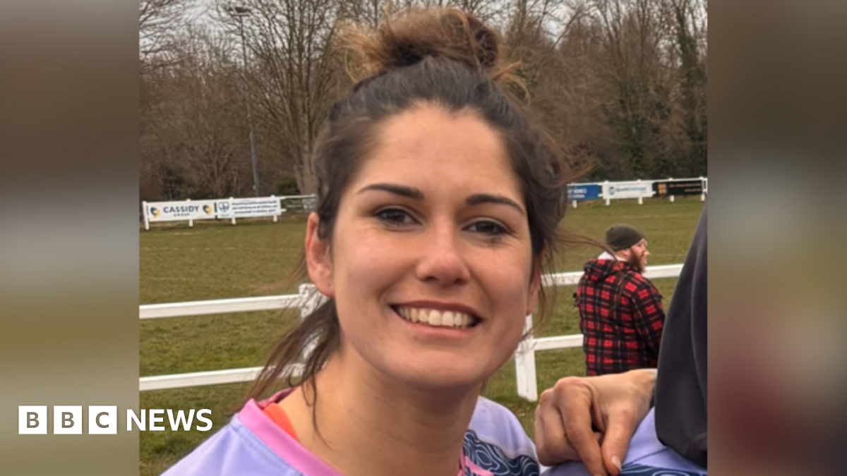 The Berkshire mum looking to encourage others into rugby - BBC News