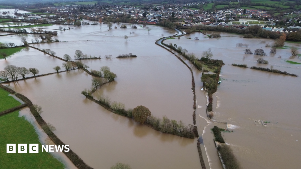 Devon and Cornwall visitors warned to be flash flood ready - BBC News