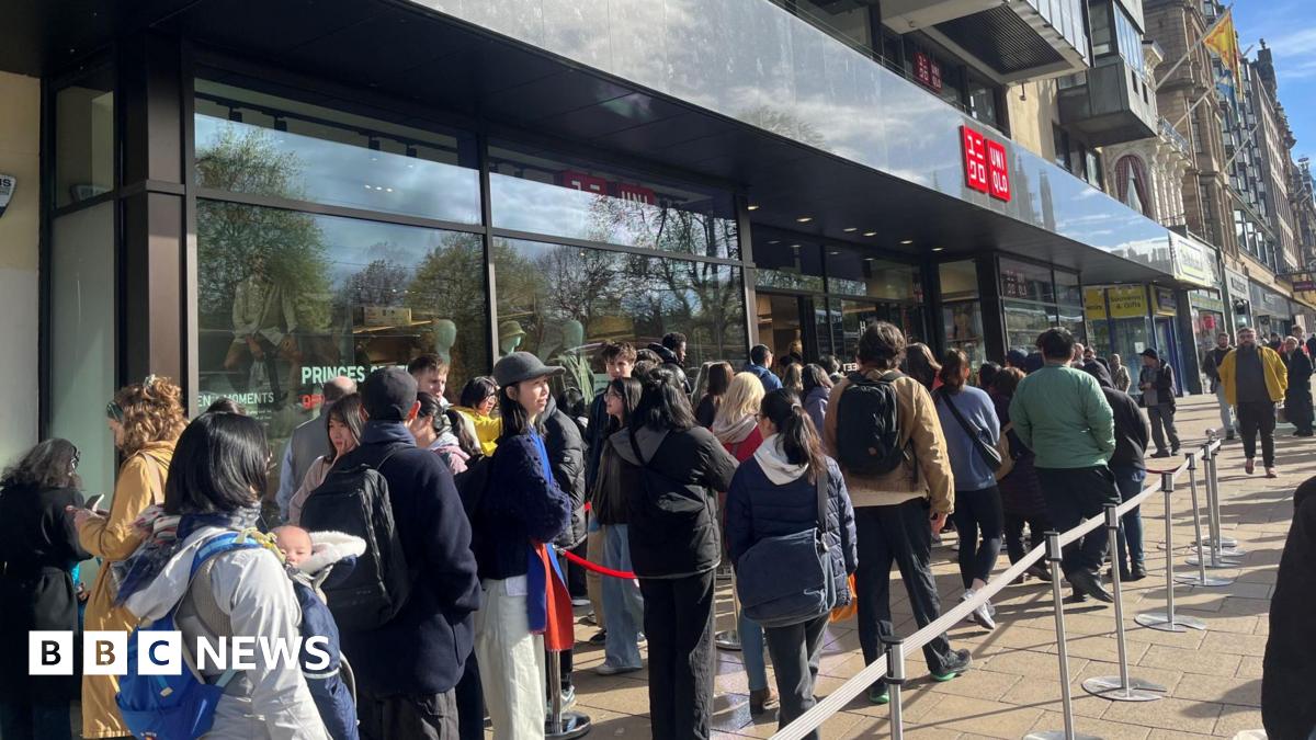 Queues from early hours as Uniqlo opens in Edinburgh - BBC News